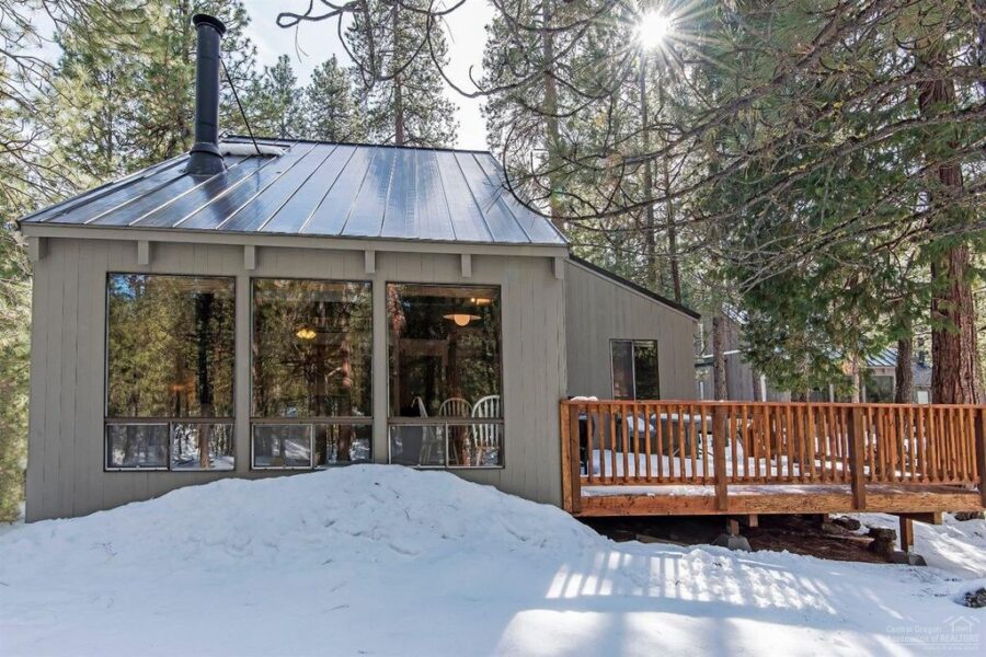 24 Charming Cabins in Oregon to Rent for Your Next Getaway
